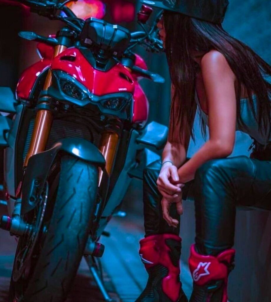 Girl On Bike Wallpapers - Top Free Girl On Bike Backgrounds - WallpaperAccess