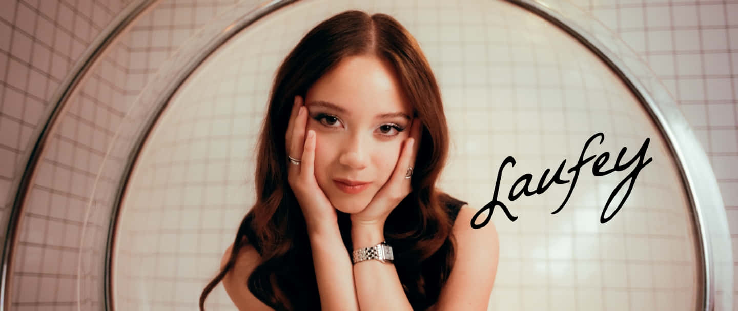 Laufey Singer Wallpapers - Top Free Laufey Singer Backgrounds ...