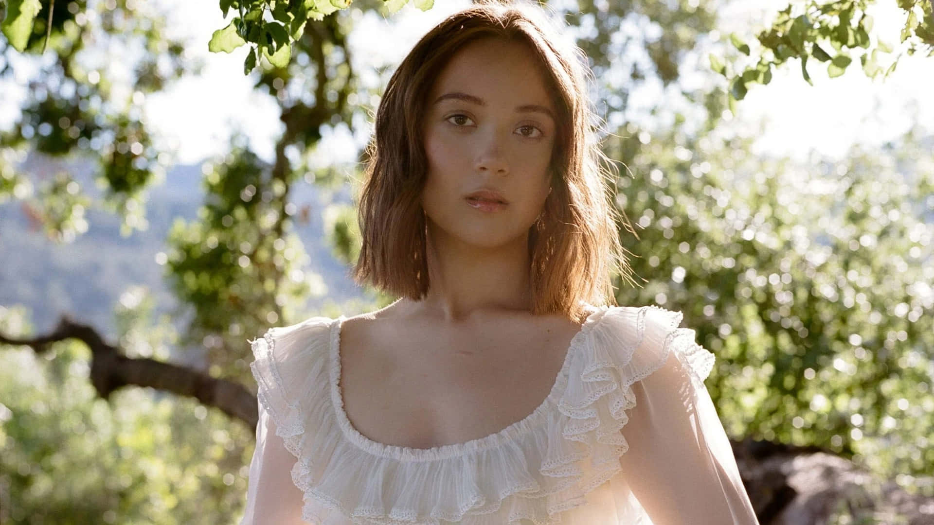 Laufey Singer Wallpapers - Top Free Laufey Singer Backgrounds ...