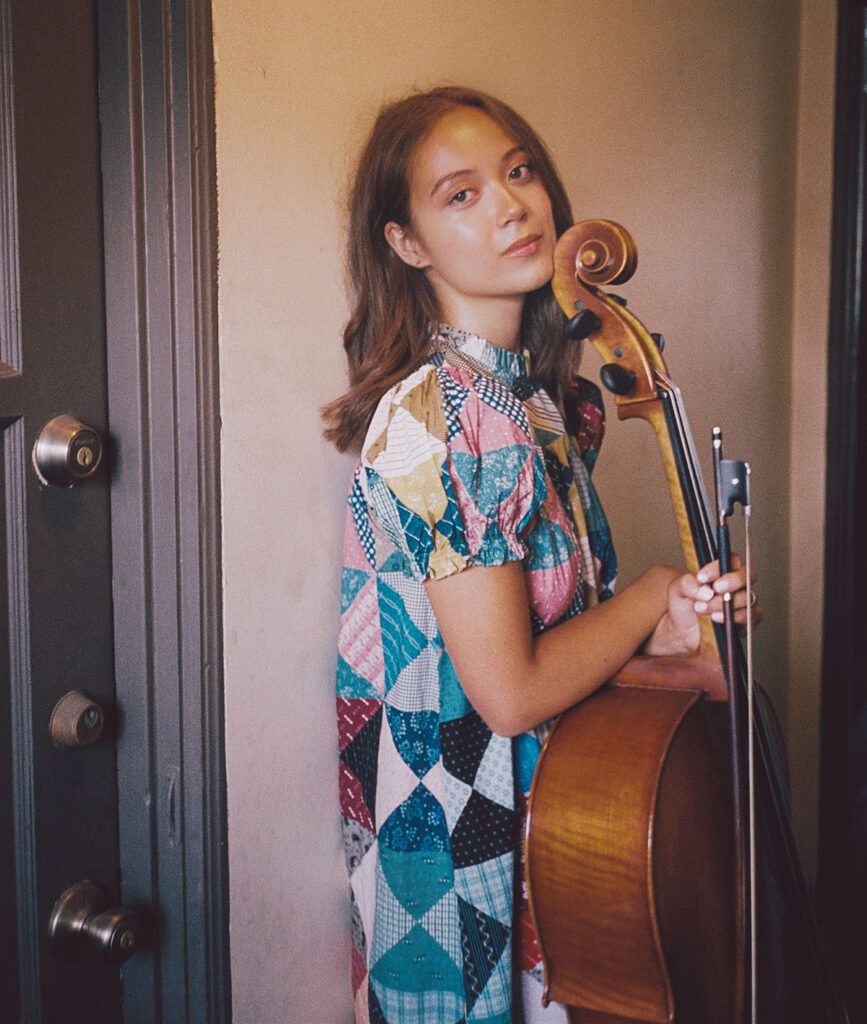 Laufey Singer Wallpapers - Top Free Laufey Singer Backgrounds ...