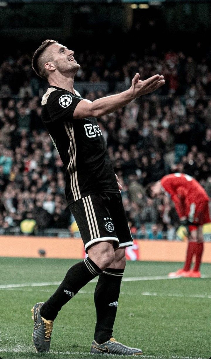 Dusan Tadic Wallpapers - Top Free Dusan Tadic Backgrounds - WallpaperAccess