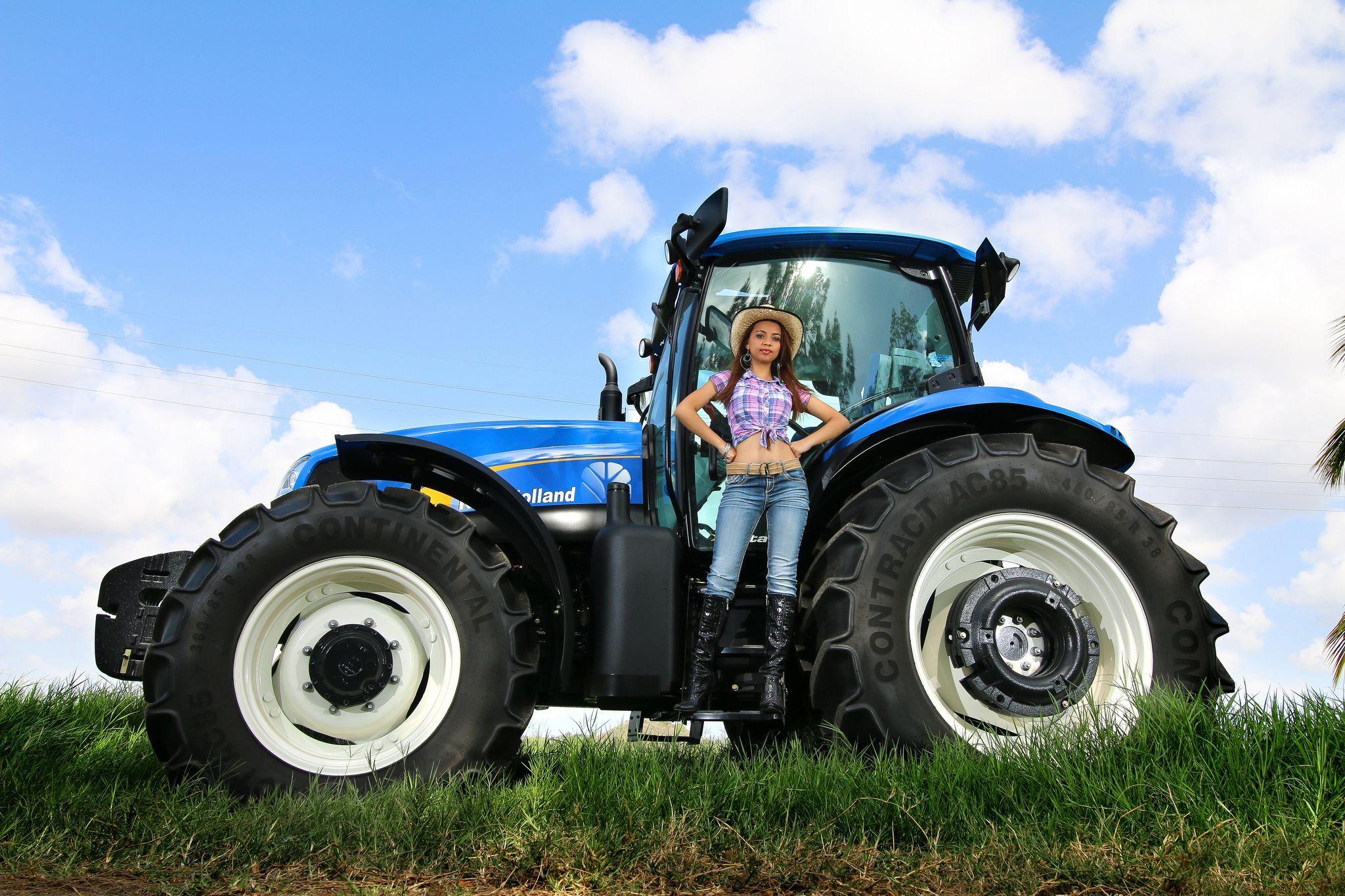 Tractor Wallpapers - Top Free Tractor Backgrounds - WallpaperAccess