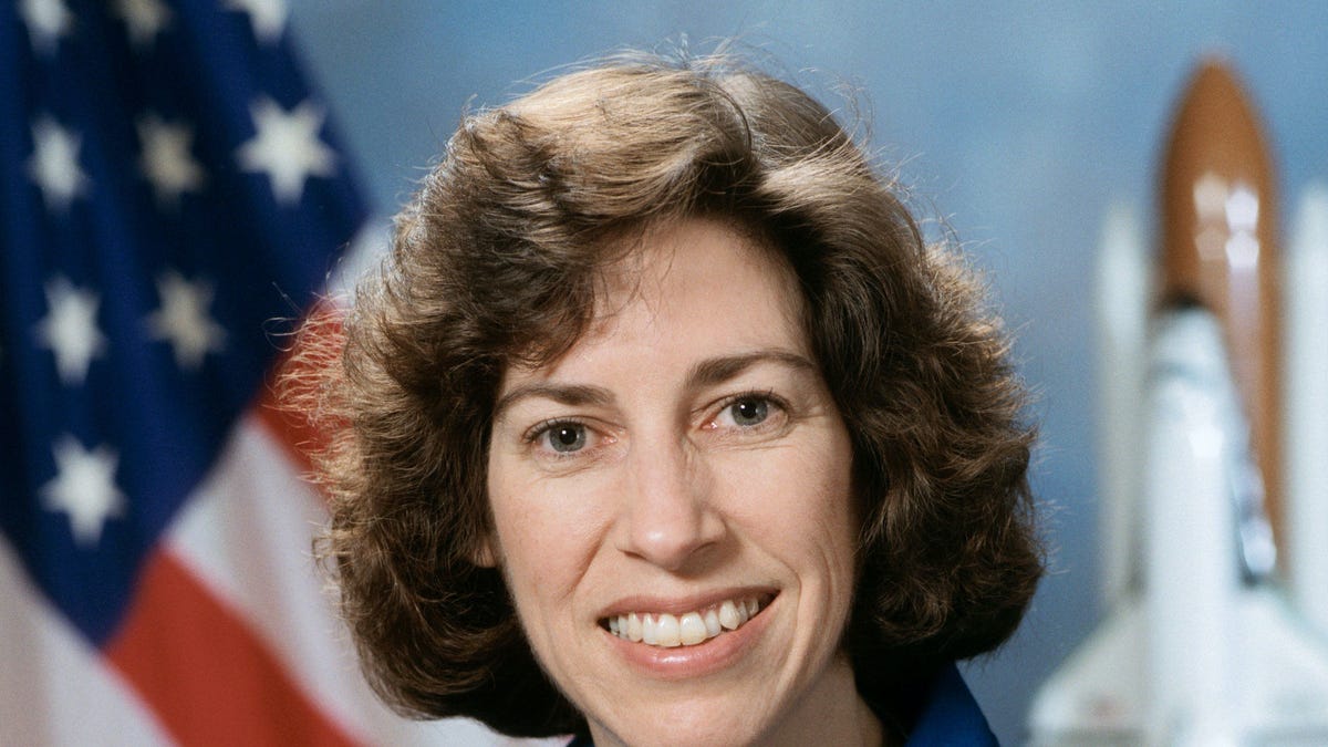 Ellen Ochoa Wallpapers - Top Free Ellen Ochoa Backgrounds - WallpaperAccess