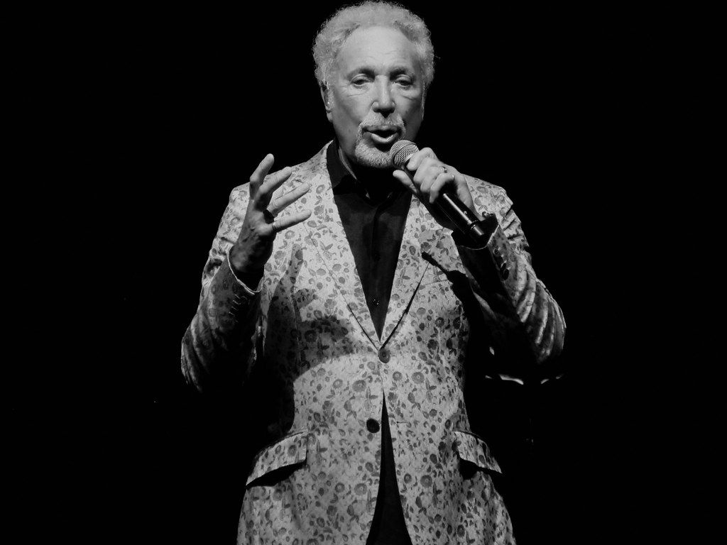 Tom Jones Wallpapers - Top Free Tom Jones Backgrounds - WallpaperAccess