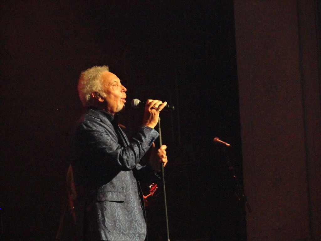 Tom Jones Wallpapers - Top Free Tom Jones Backgrounds - WallpaperAccess