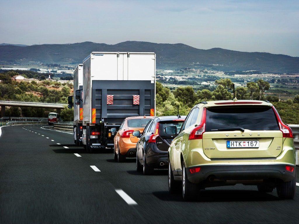 Cars On Highway Wallpapers - Top Free Cars On Highway Backgrounds ...