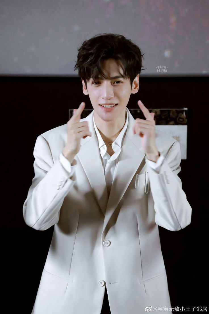 Luo Yunxi Wallpapers - Top Free Luo Yunxi Backgrounds - WallpaperAccess