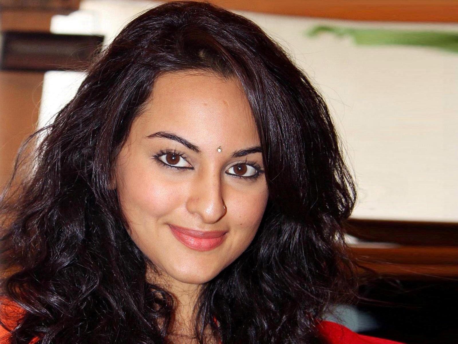 Sonakshi Sinha HD Wallpapers - Top Free Sonakshi Sinha HD Backgrounds ...