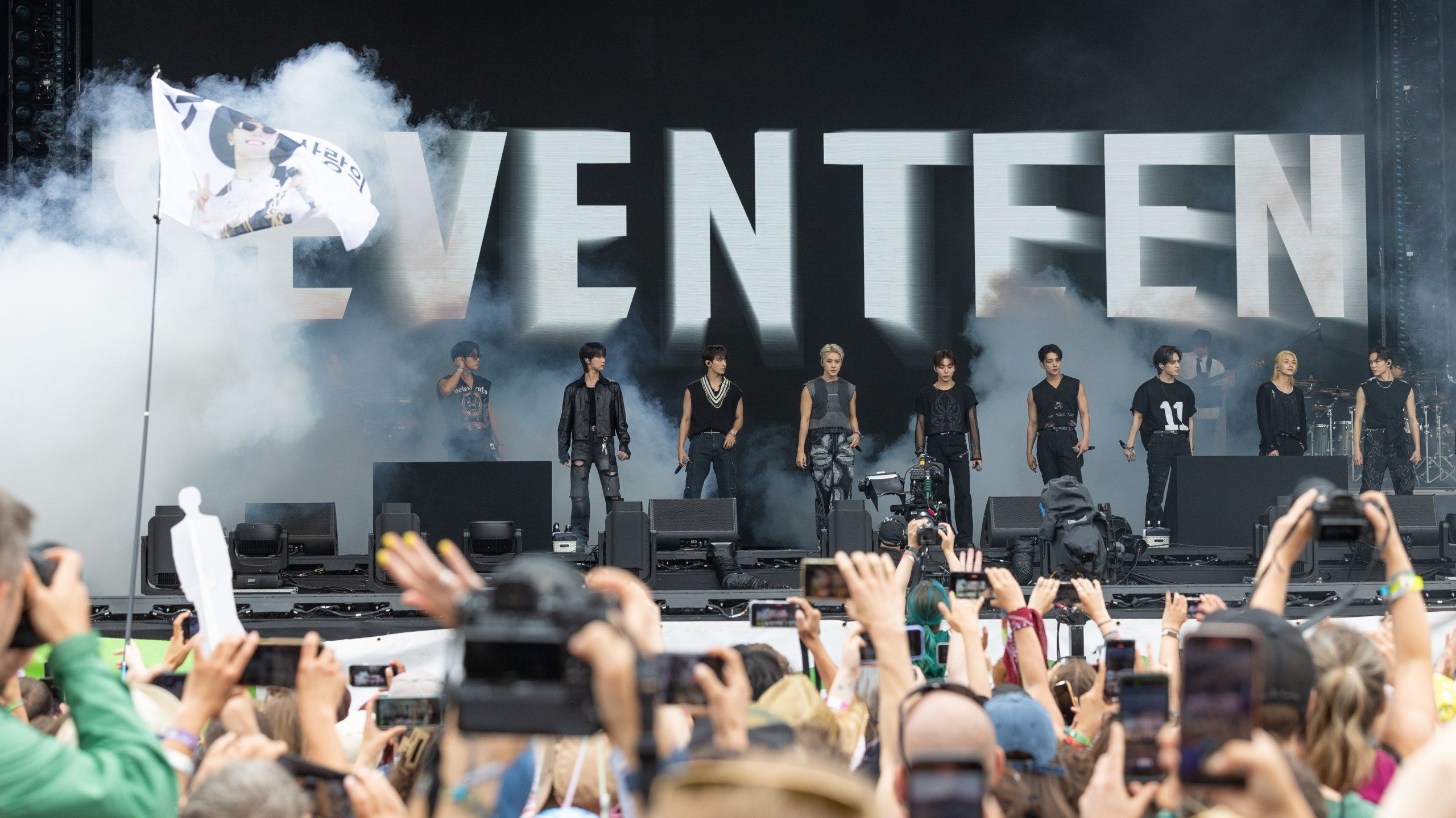 Seventeen Concert Wallpapers - Top Free Seventeen Concert Backgrounds ...