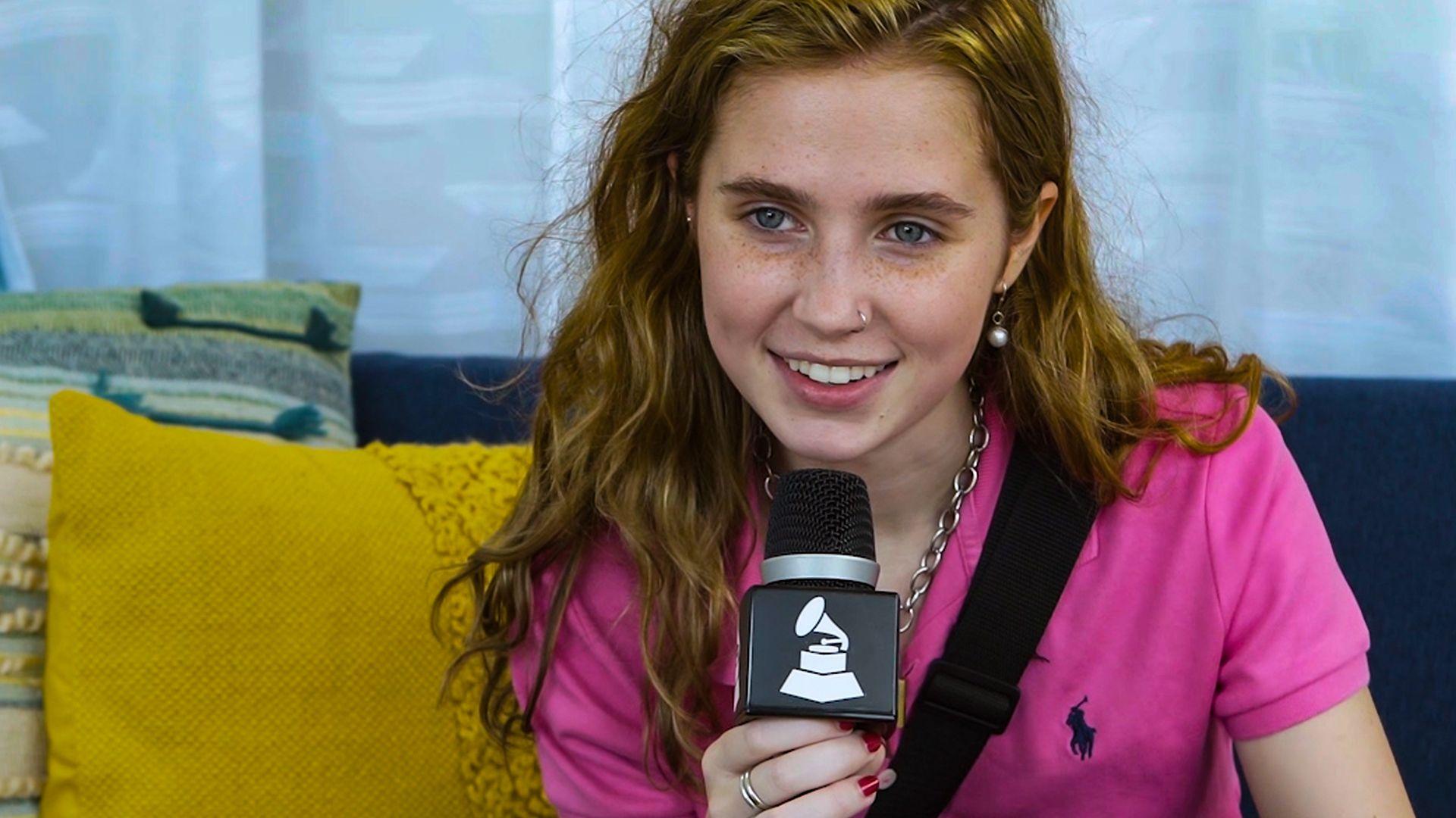 Clairo Wallpapers - Top Free Clairo Backgrounds - WallpaperAccess