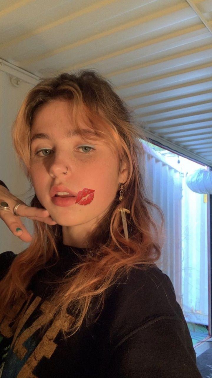 Clairo Wallpapers - Top Free Clairo Backgrounds - WallpaperAccess