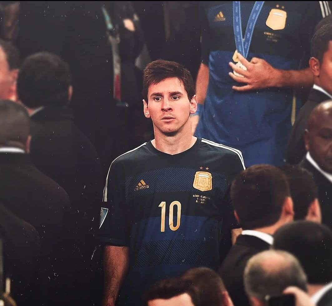 Messi Sad Wallpapers - Top Free Messi Sad Backgrounds - WallpaperAccess