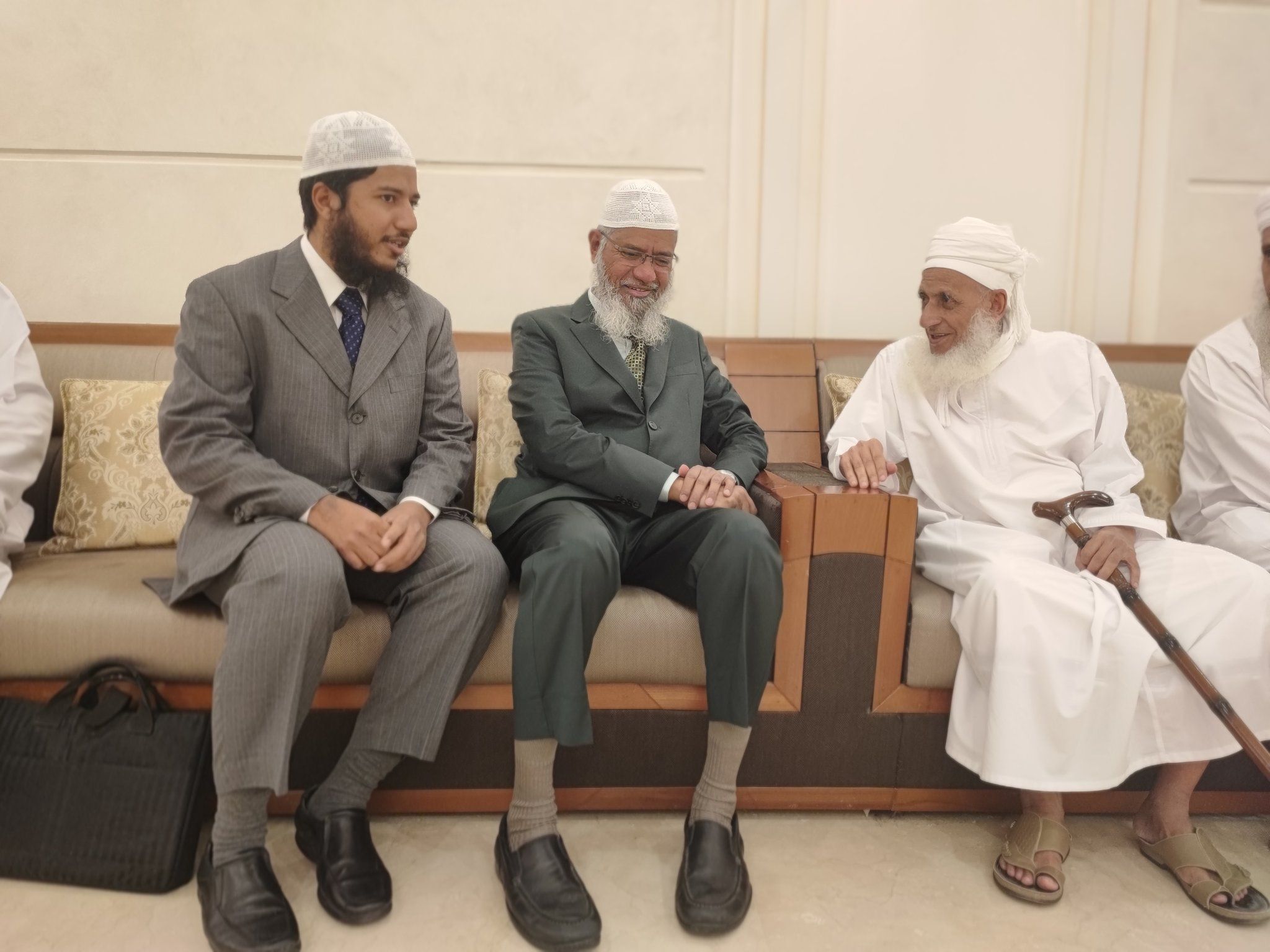 Zakir Naik Wallpapers - Top Free Zakir Naik Backgrounds - WallpaperAccess