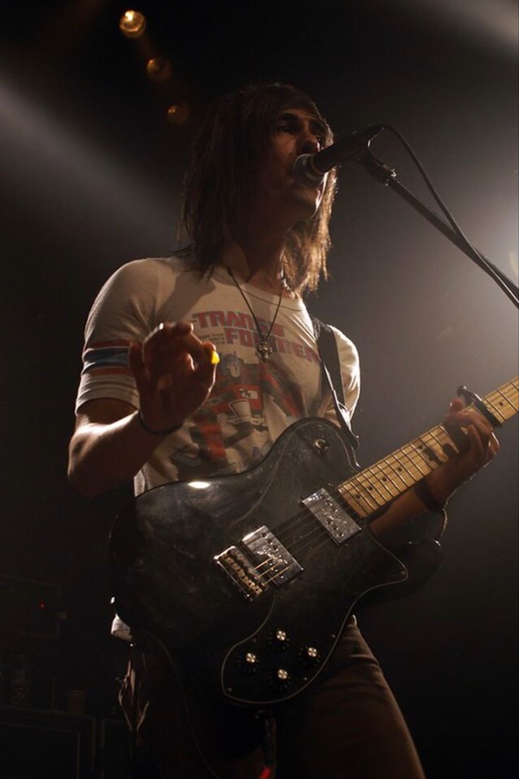 Vic Fuentes Wallpapers - Top Free Vic Fuentes Backgrounds - WallpaperAccess