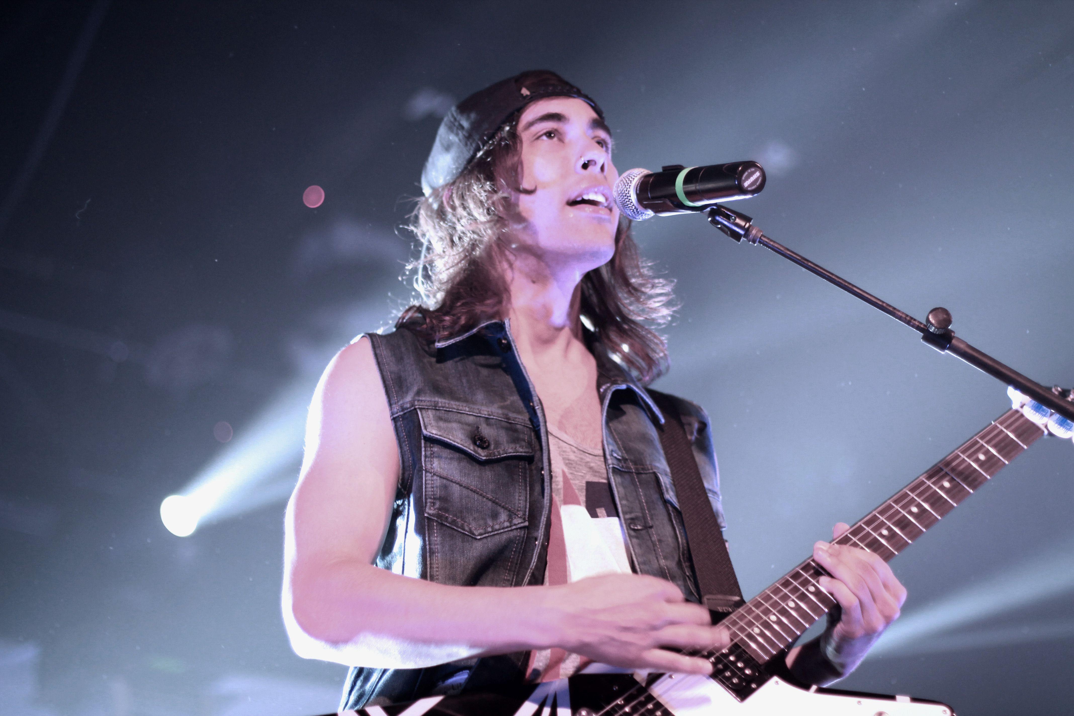 Vic Fuentes Wallpapers - Top Free Vic Fuentes Backgrounds - WallpaperAccess