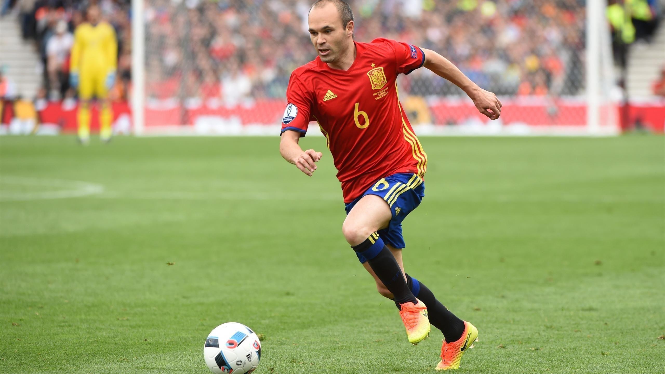 Iniesta Wallpapers - Top Free Iniesta Backgrounds - WallpaperAccess