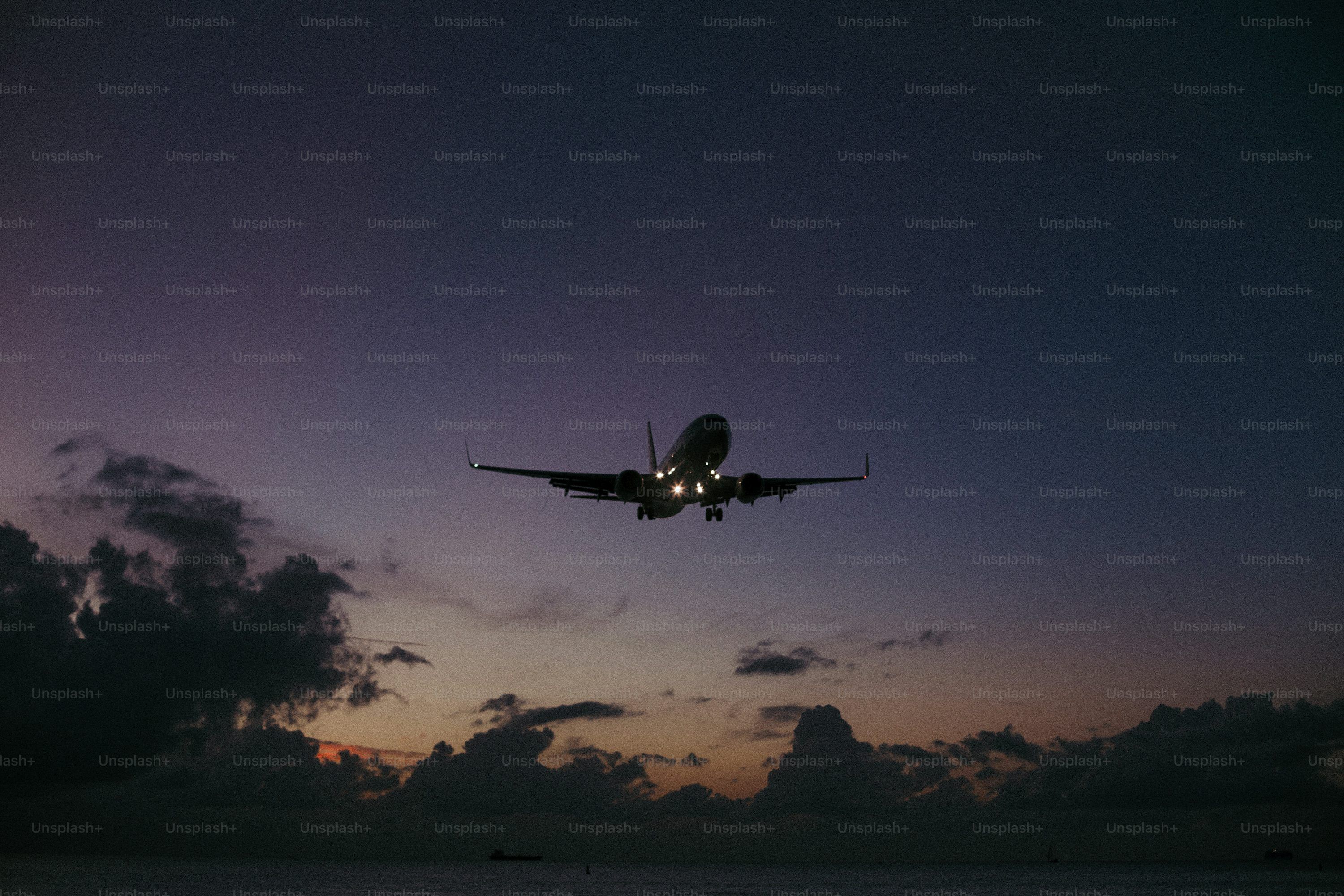 Plane Night Wallpapers - Top Free Plane Night Backgrounds - WallpaperAccess
