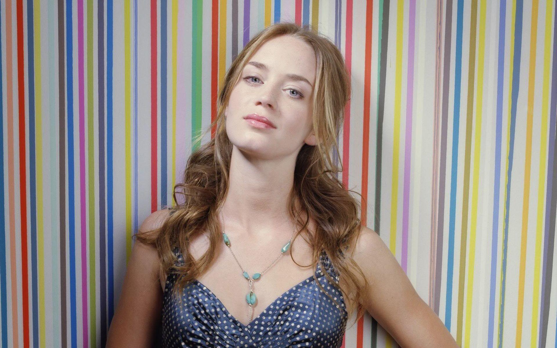 Emily Blunt Wallpapers - Top Free Emily Blunt Backgrounds - WallpaperAccess