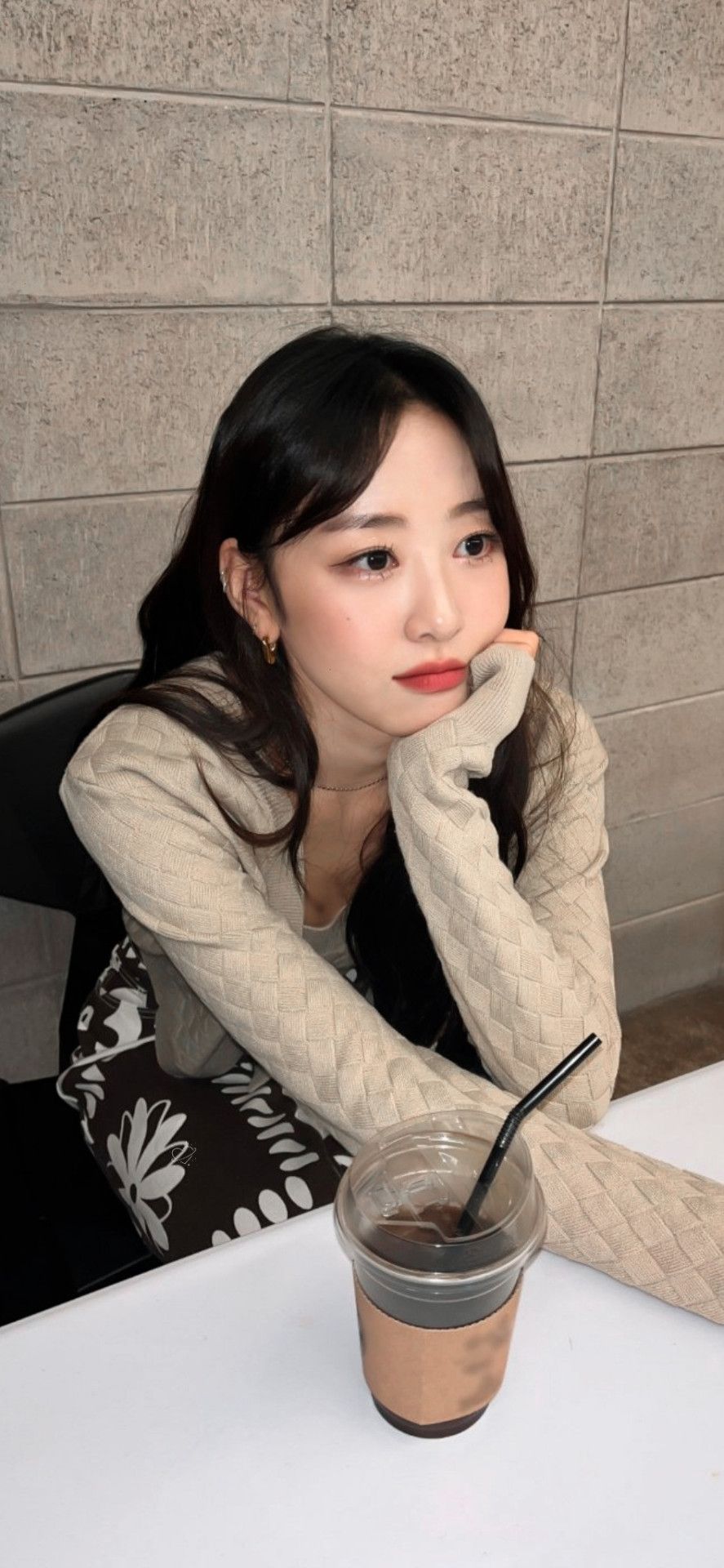 Yves Loona Wallpapers - Top Free Yves Loona Backgrounds - WallpaperAccess