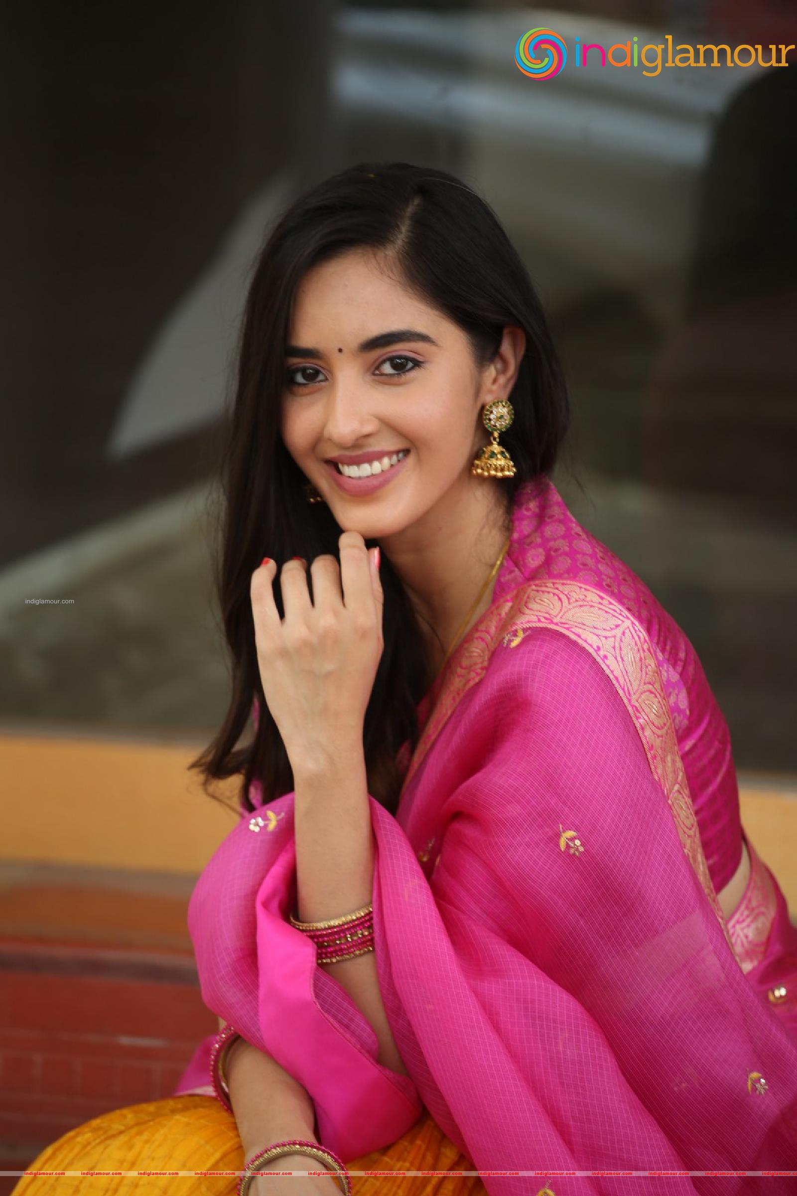 Simrat Kaur Wallpapers - Top Free Simrat Kaur Backgrounds - WallpaperAccess