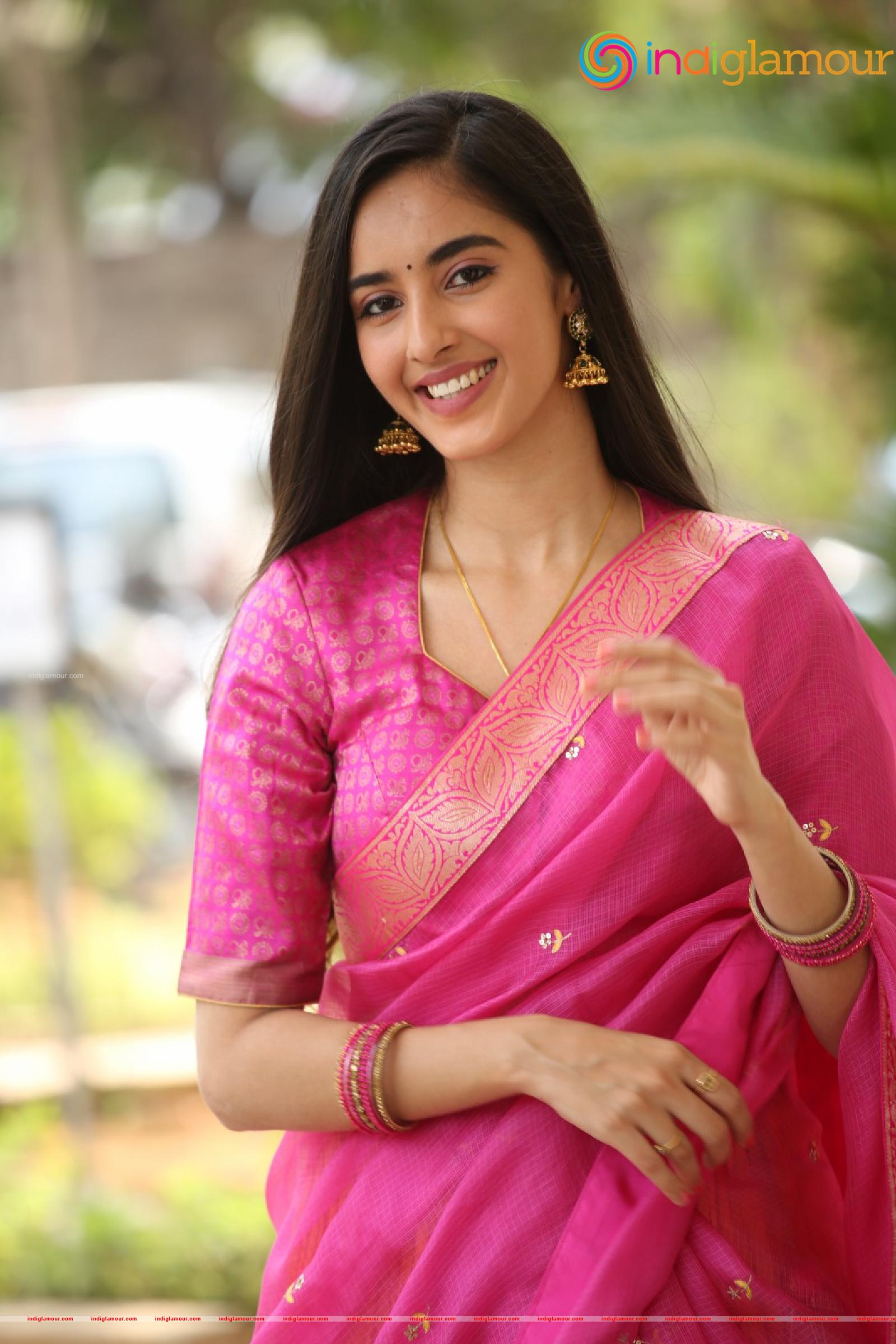 Simrat Kaur Wallpapers - Top Free Simrat Kaur Backgrounds - WallpaperAccess