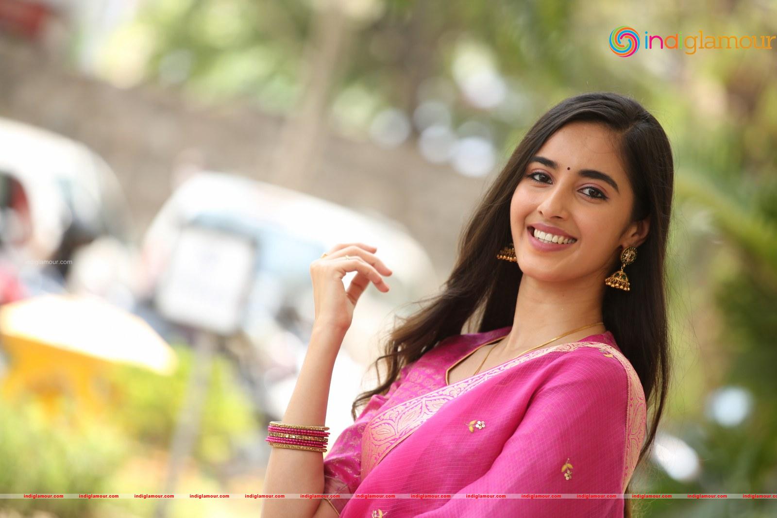 Simrat Kaur Wallpapers - Top Free Simrat Kaur Backgrounds - WallpaperAccess