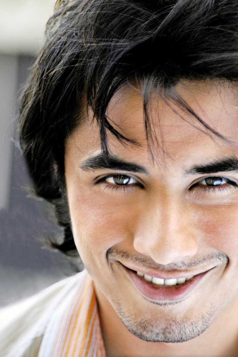 Ali Zafar Wallpapers - Top Free Ali Zafar Backgrounds - WallpaperAccess