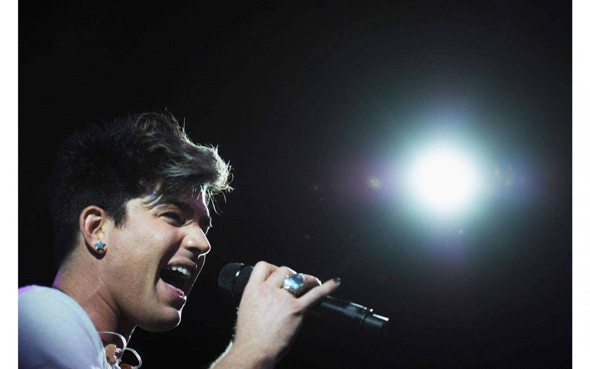 Singer Wallpapers - Top Free Singer Backgrounds - WallpaperAccess