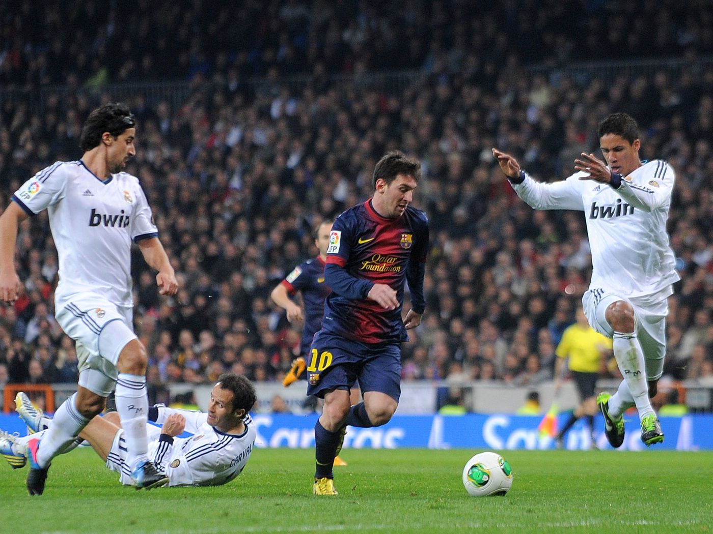 Messi Dribbling Wallpapers - Top Free Messi Dribbling Backgrounds ...