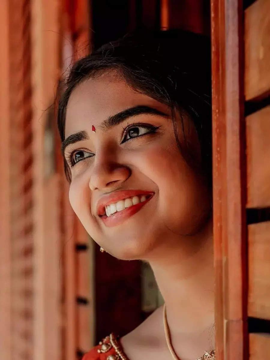 Malavika Manoj Wallpapers - Top Free Malavika Manoj Backgrounds - WallpaperAccess