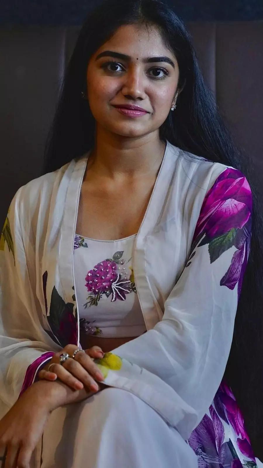 Malavika Manoj Wallpapers - Top Free Malavika Manoj Backgrounds ...