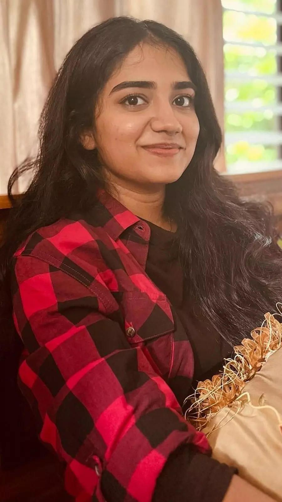 Malavika Manoj Wallpapers - Top Free Malavika Manoj Backgrounds - WallpaperAccess