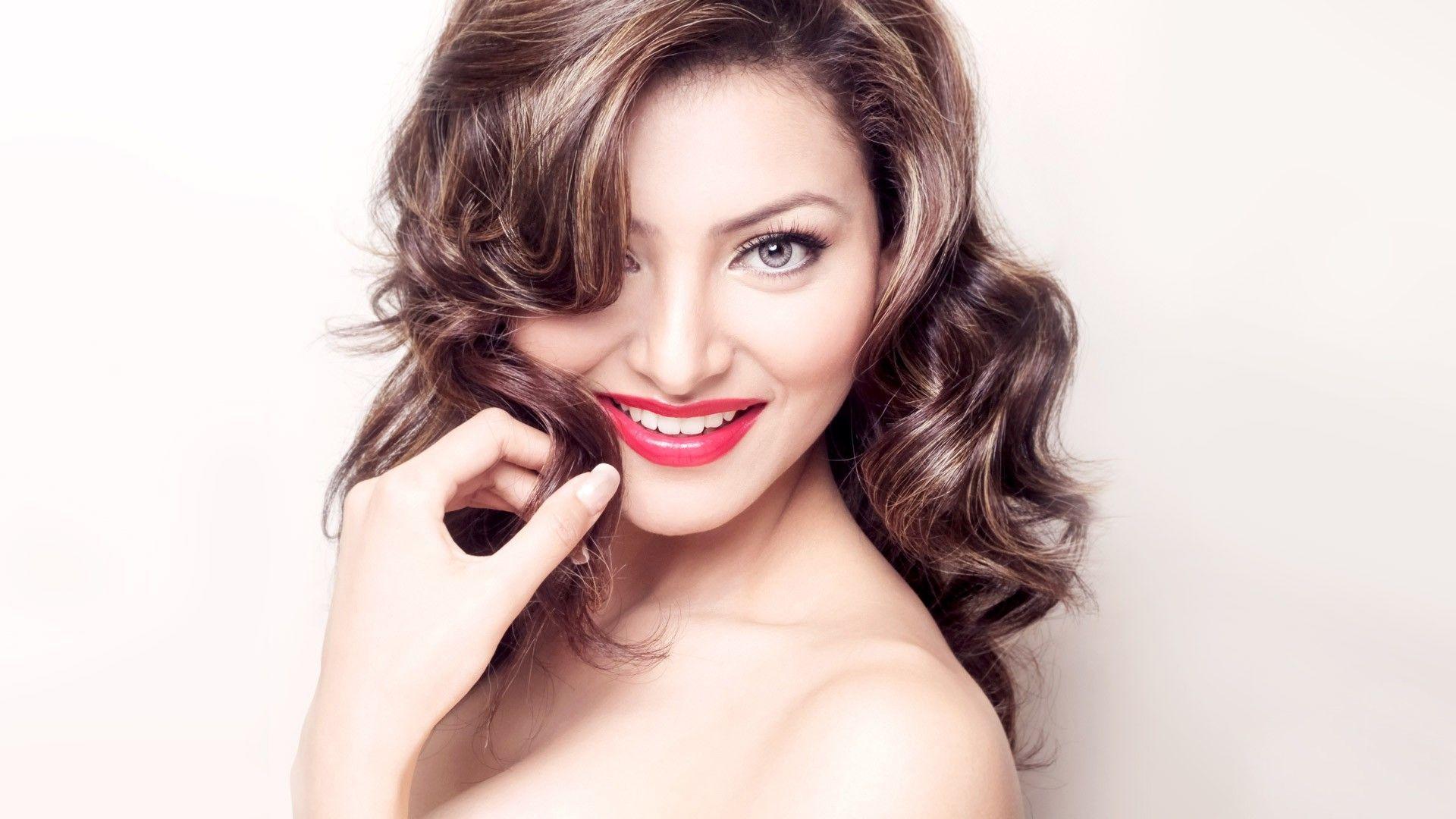 Urvashi Rautela Wallpapers - Top Free Urvashi Rautela Backgrounds ...