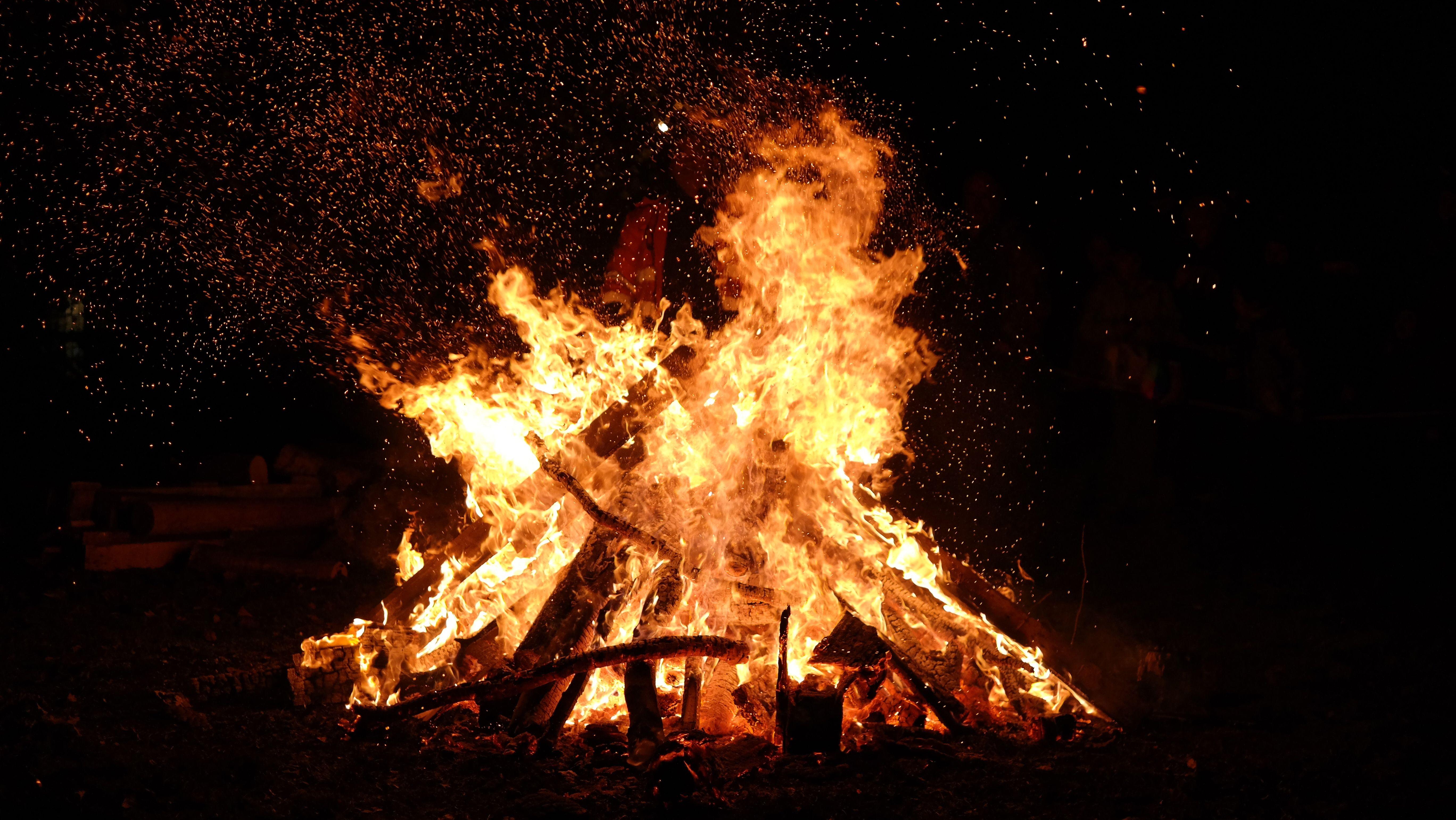 Bonfire Wallpapers - Top Free Bonfire Backgrounds - WallpaperAccess