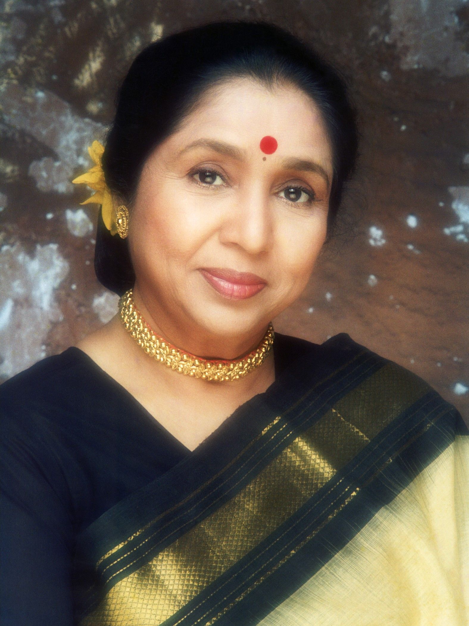 Asha Bhosle Wallpapers - Top Free Asha Bhosle Backgrounds - WallpaperAccess