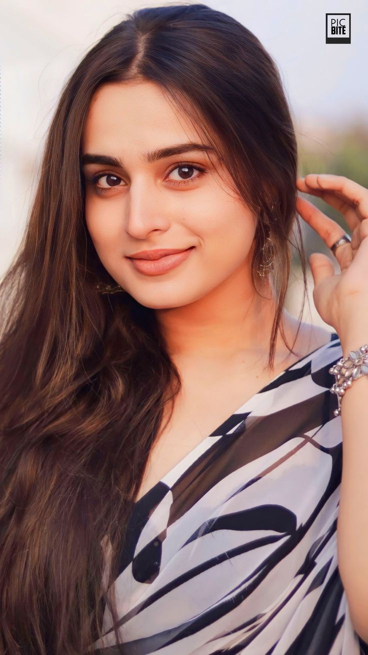 Ayesha Khan Wallpapers - Top Free Ayesha Khan Backgrounds - WallpaperAccess
