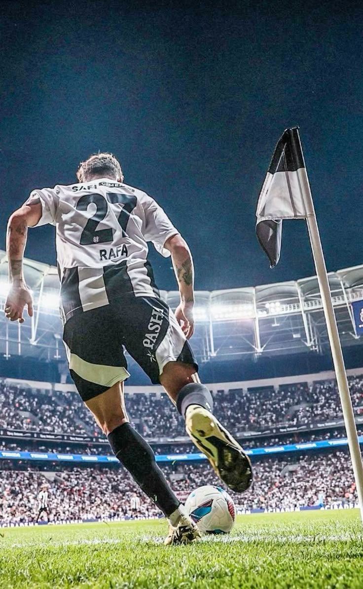 Rafa Silva Wallpapers - Top Free Rafa Silva Backgrounds - WallpaperAccess