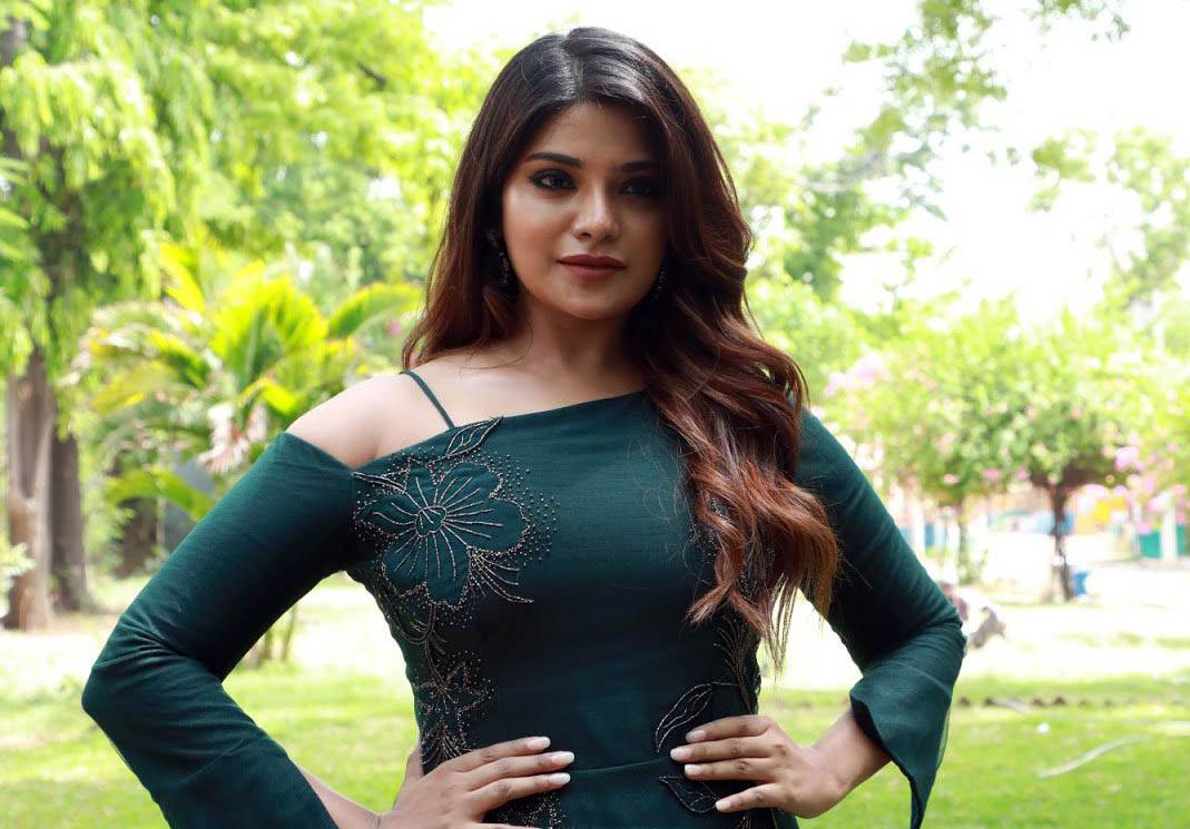 Aathmika Wallpapers - Top Free Aathmika Backgrounds - WallpaperAccess