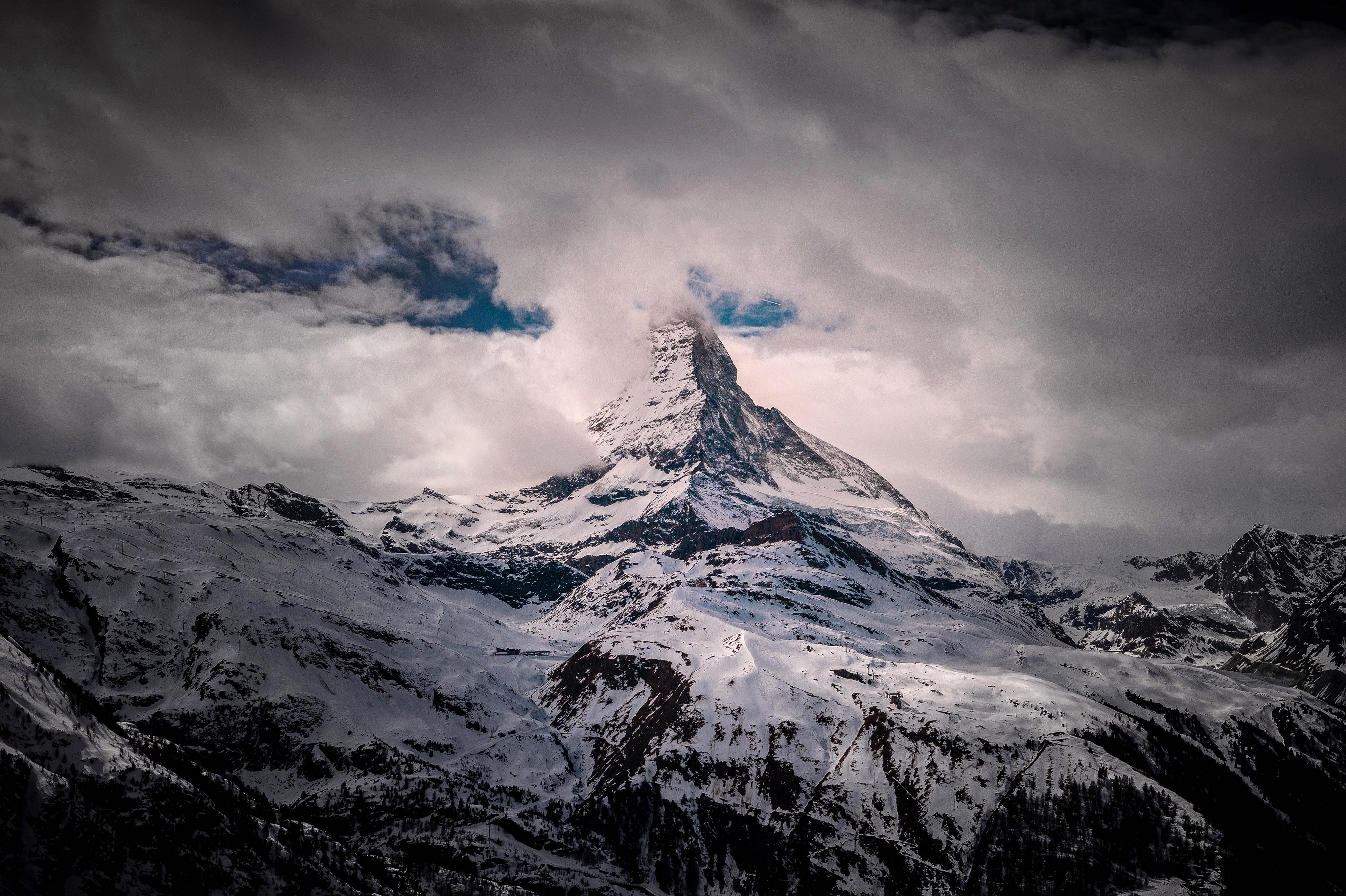 The Matterhorn Under A Cloudy Sky Wallpapers - Top Free The Matterhorn Under A Cloudy Sky ...