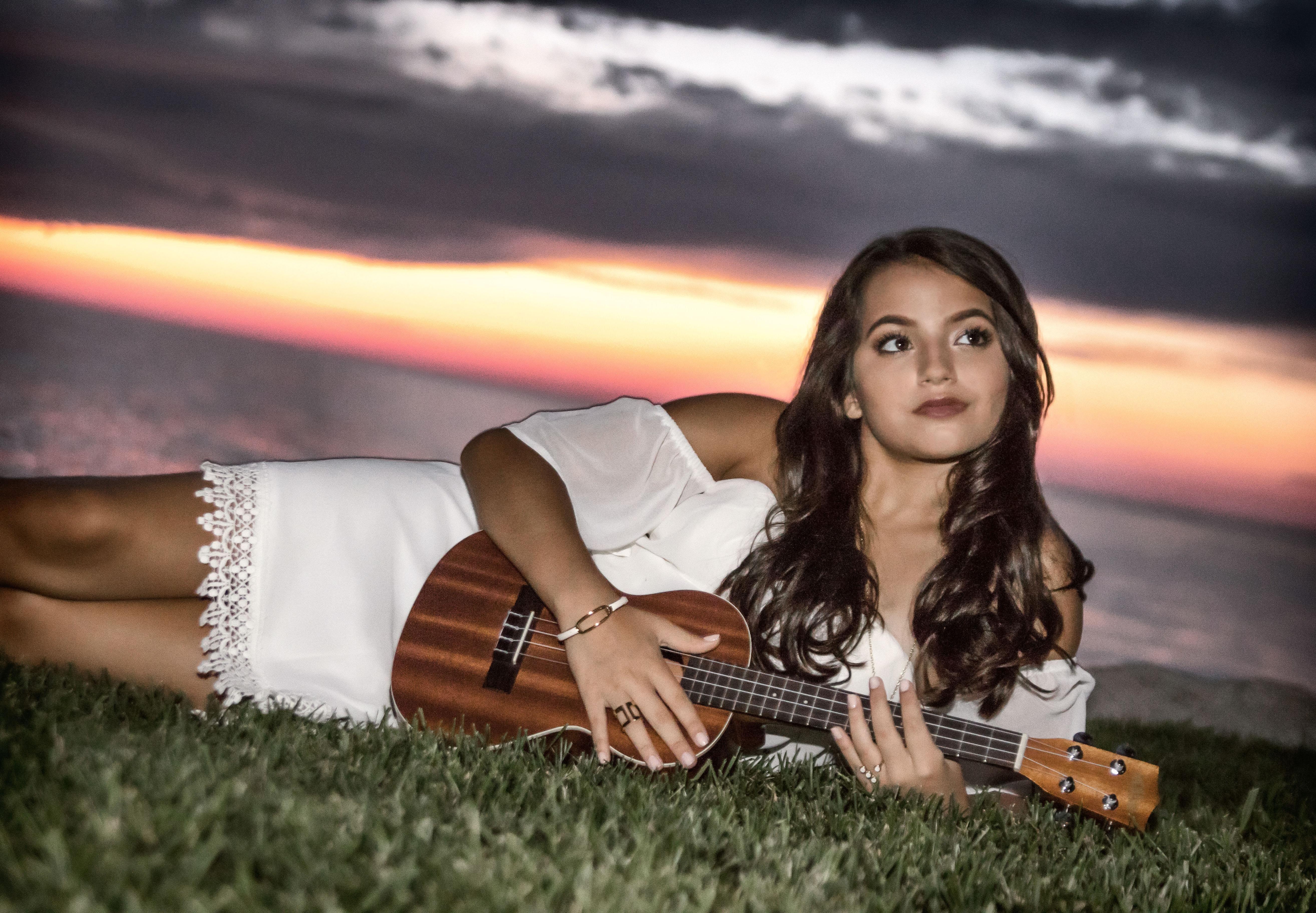 Isabela Moner Wallpapers - Top Free Isabela Moner Backgrounds ...