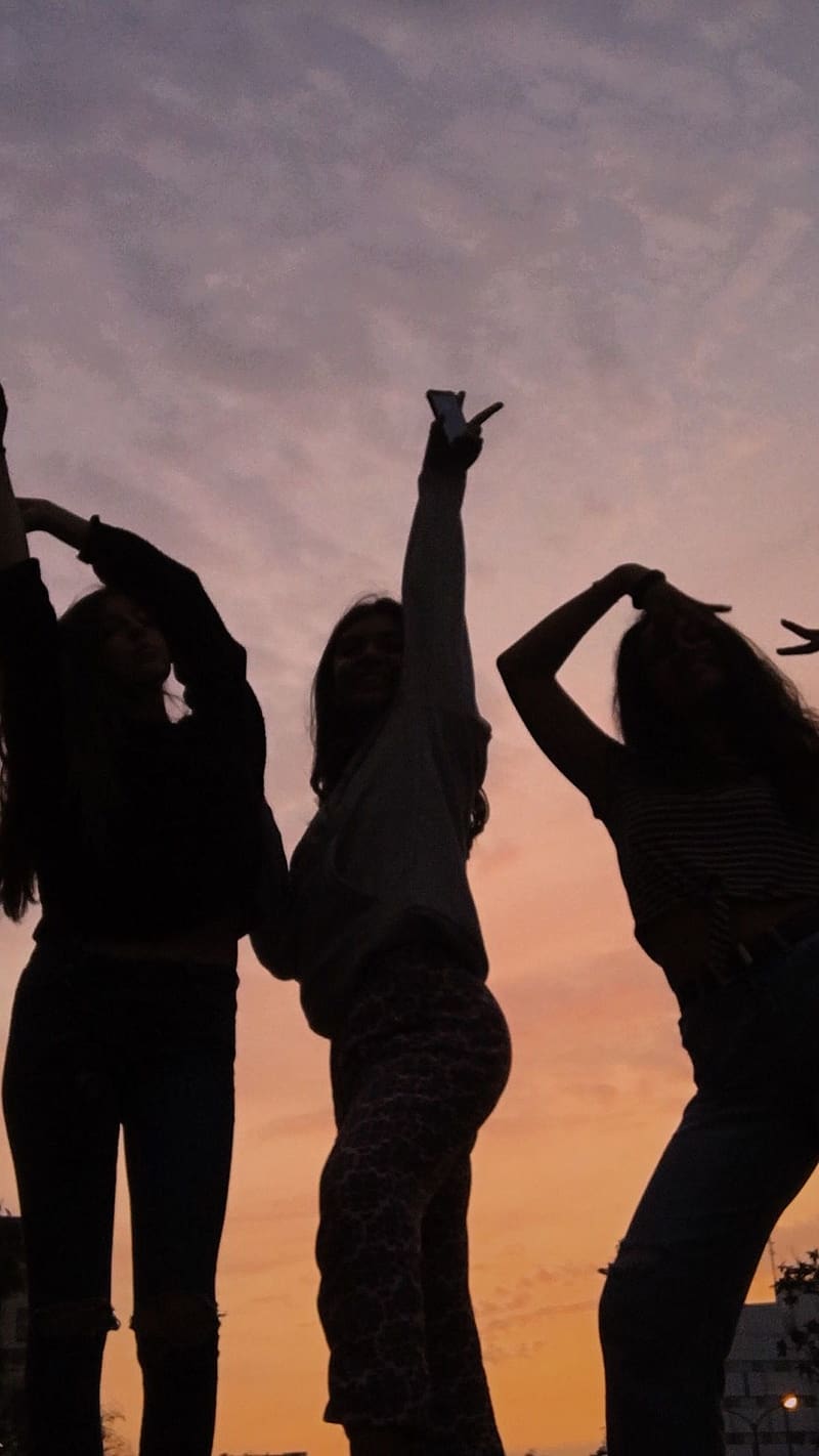 Group of Friends Wallpapers - Top Free Group of Friends Backgrounds ...