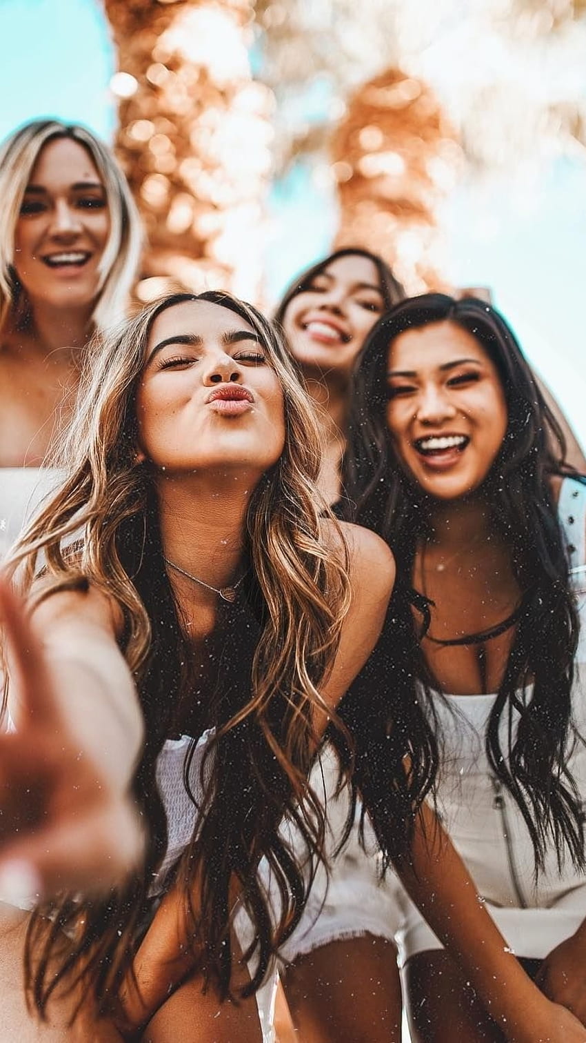 Group of Friends Wallpapers - Top Free Group of Friends Backgrounds ...