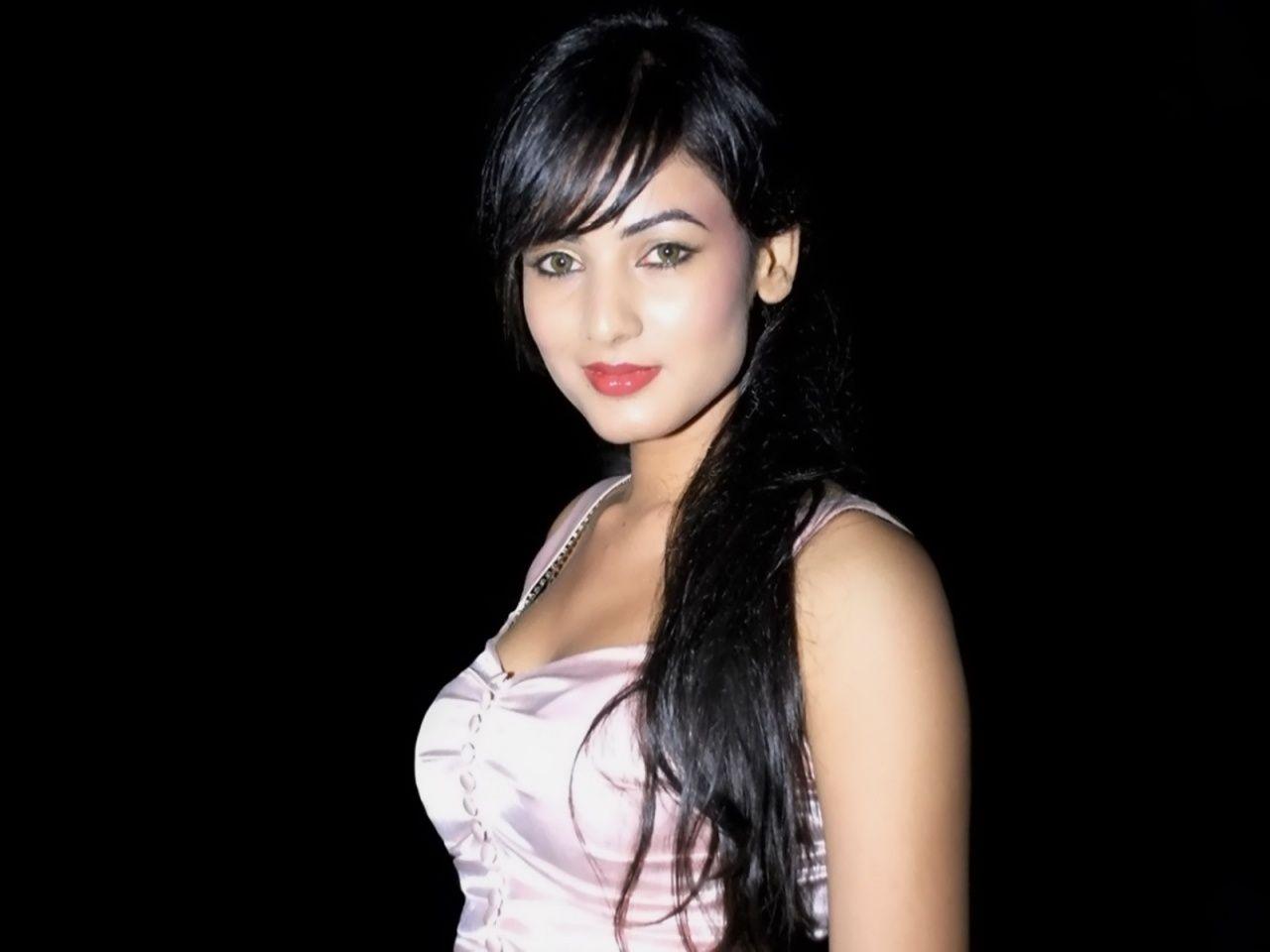 Sonal Chauhan Wallpapers - Top Free Sonal Chauhan Backgrounds ...