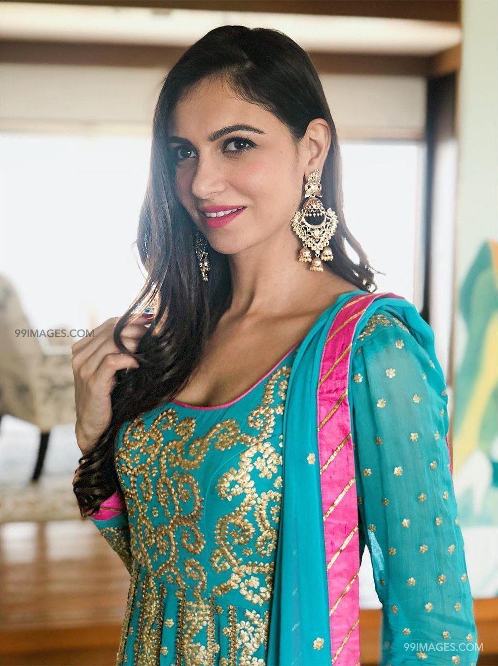 Simran Wallpapers - Top Free Simran Backgrounds - WallpaperAccess