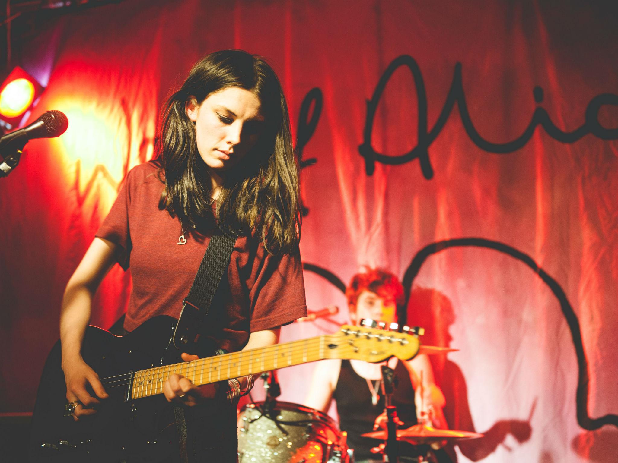 Wolf Alice Wallpapers - Top Free Wolf Alice Backgrounds - WallpaperAccess
