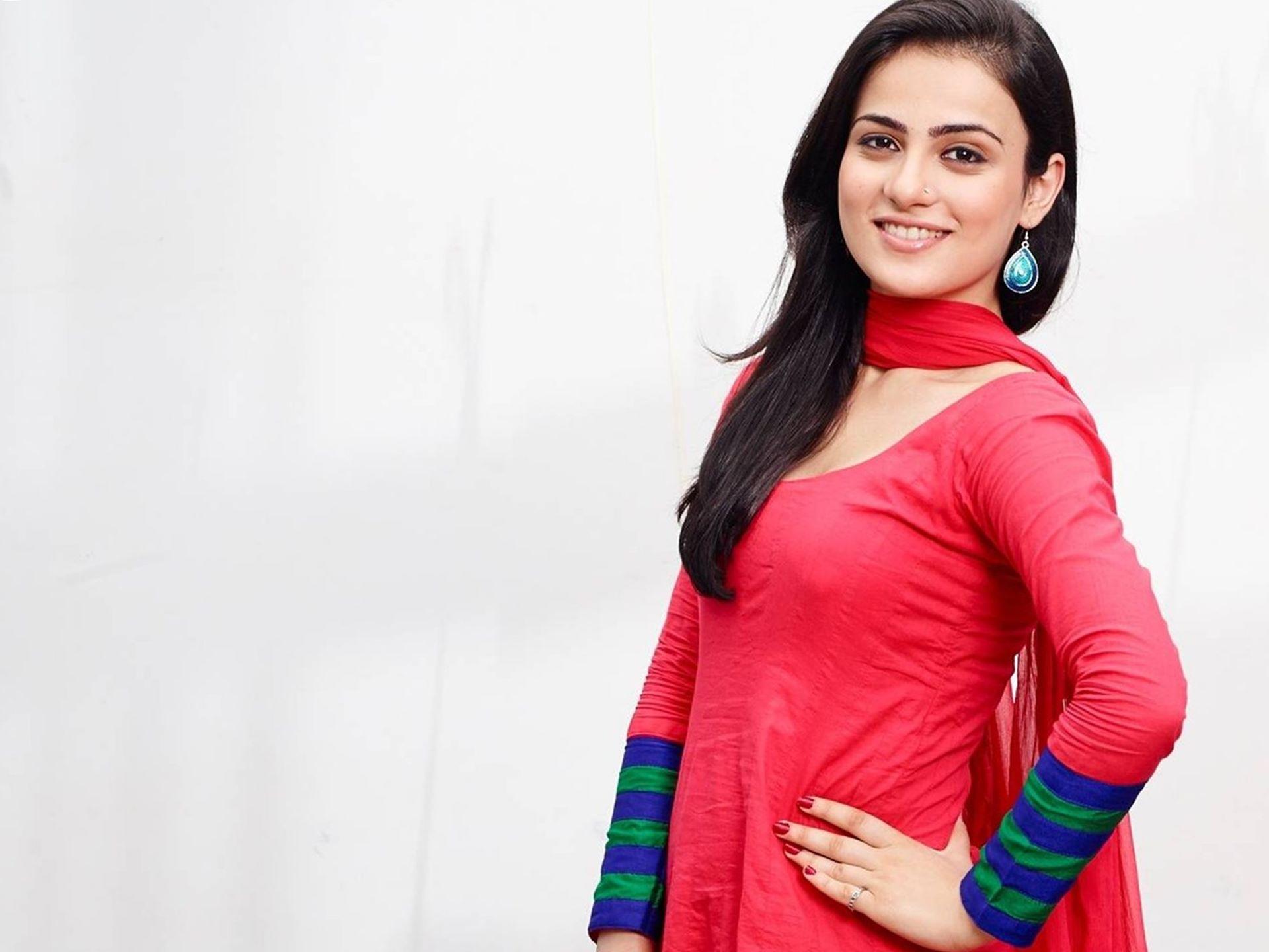Radhika Madan Wallpapers - Top Free Radhika Madan Backgrounds - WallpaperAccess