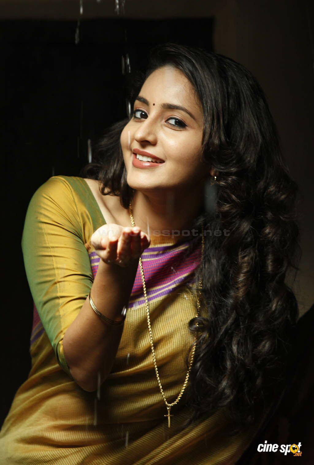 Malayalam Actress Wallpapers - Top Free Malayalam Actress Backgrounds ...