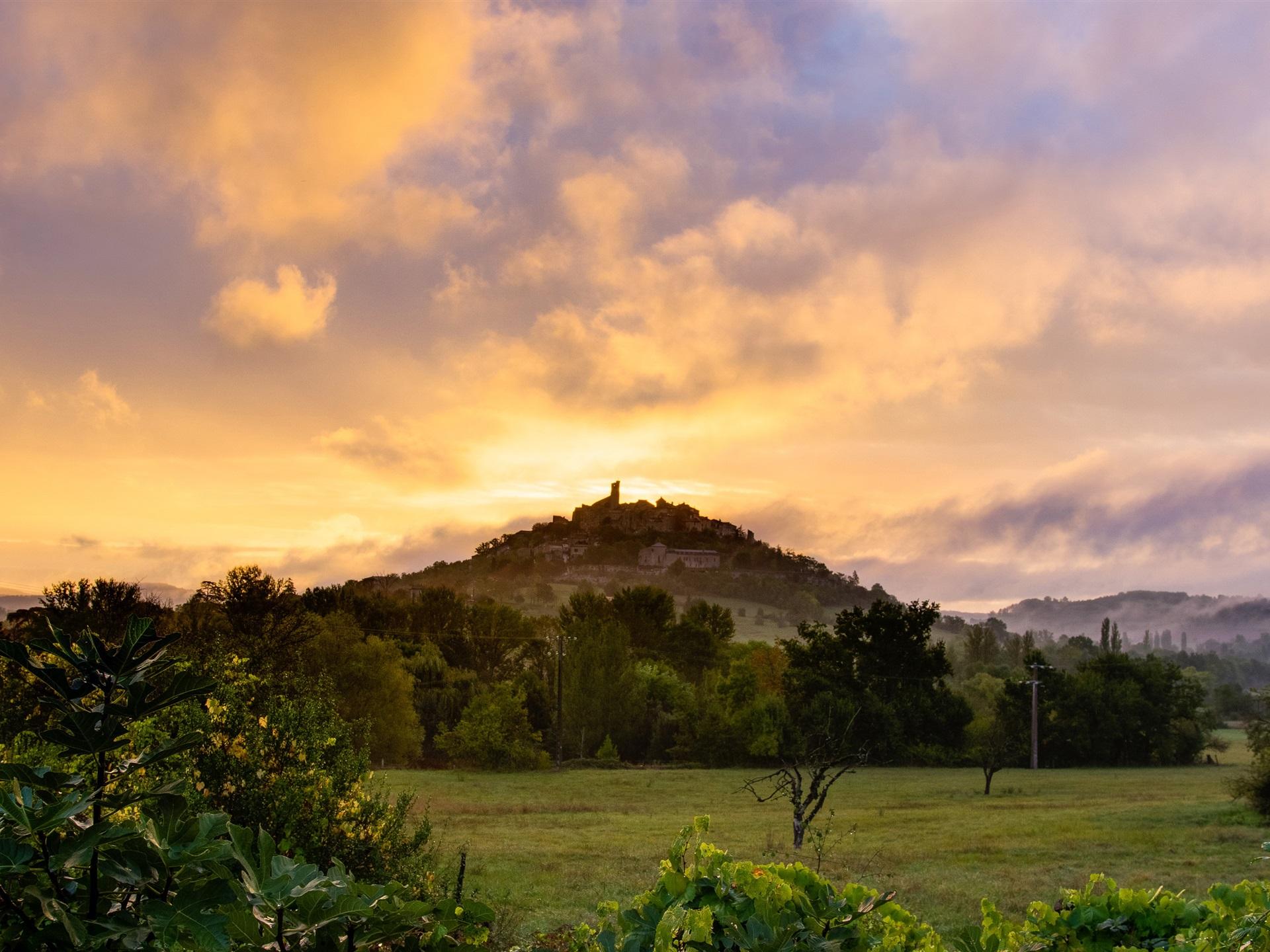 Pyrenees Wallpapers - Top Free Pyrenees Backgrounds - WallpaperAccess