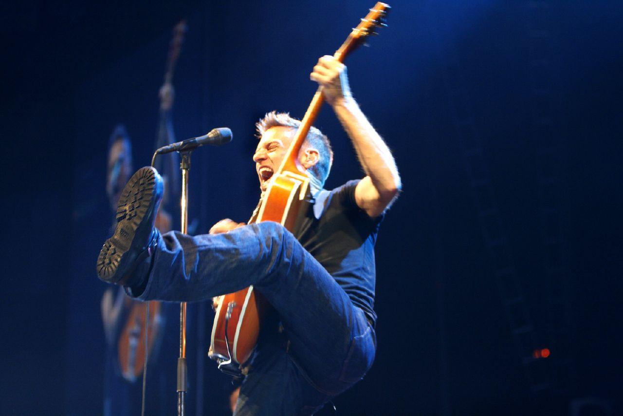 Bryan Adams Wallpapers - Top Free Bryan Adams Backgrounds - WallpaperAccess