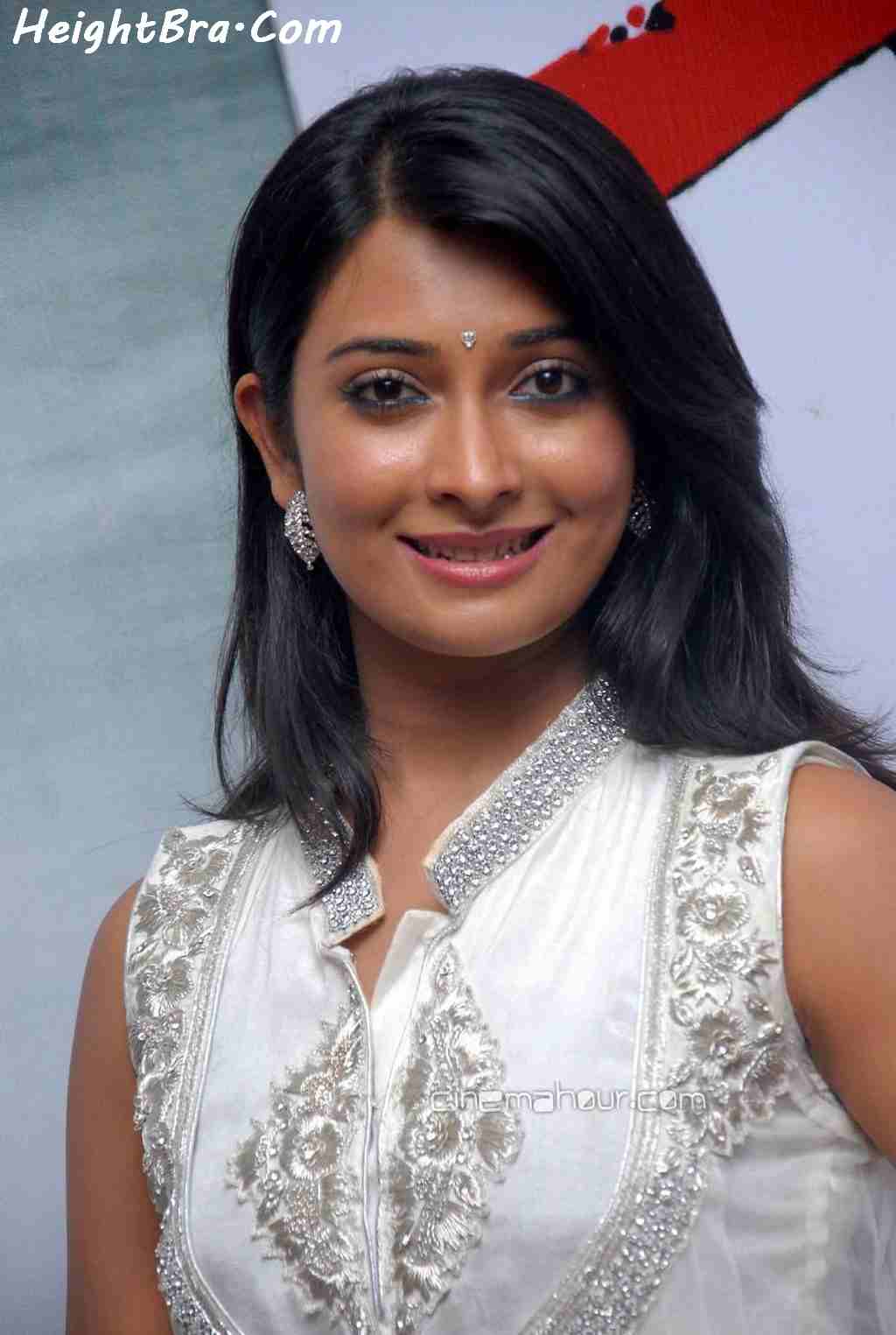 Radhika Pandit Wallpapers - Top Free Radhika Pandit Backgrounds ...